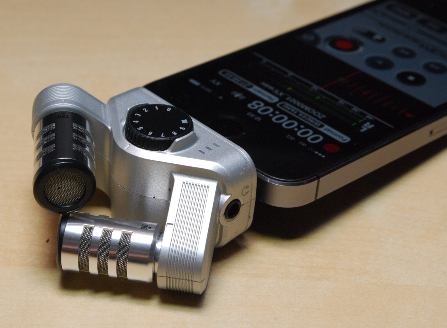 iPhoneを高性能レコーダー化するZOOMのマイク、iQ6とiQ7 | DTMステーション