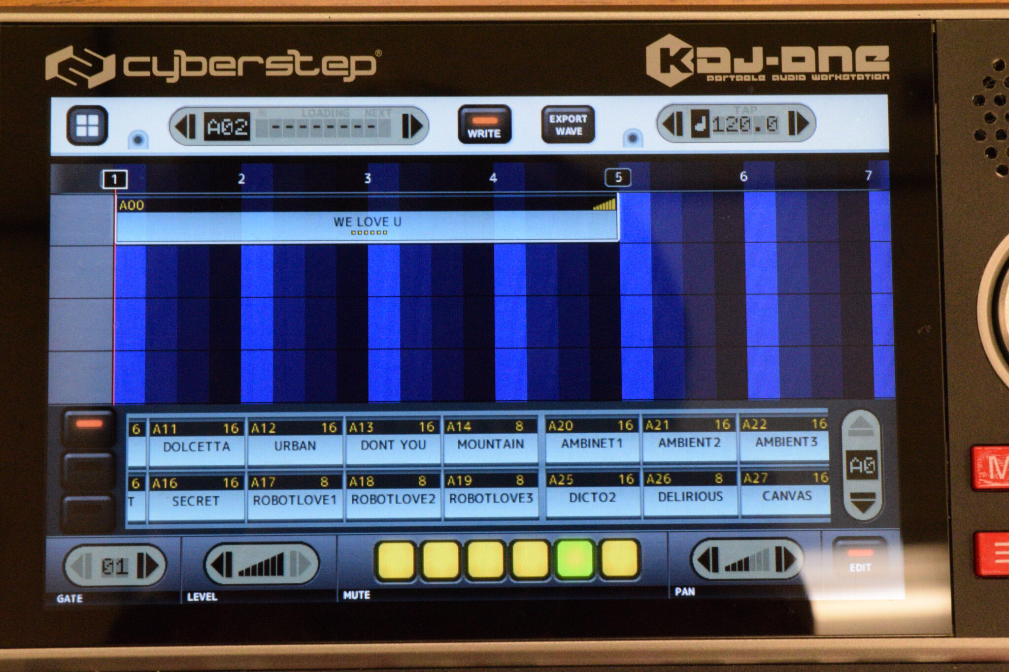 氏家克典さんがデモする、多彩な音色、機能を持つKDJ-ONE | DTMステーション