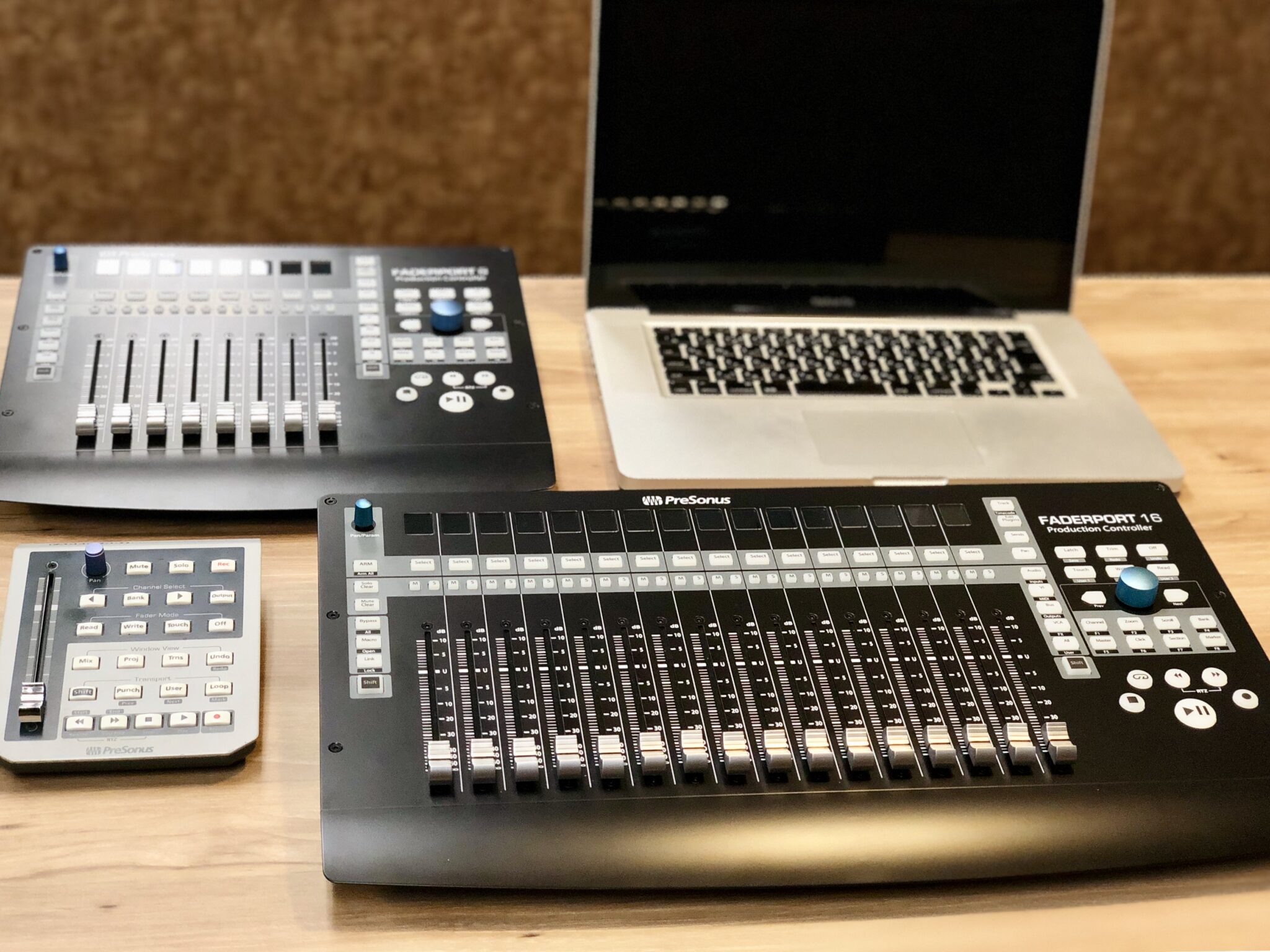 16chのFaderPort 16も登場して3ラインナップに。ムービングフェーダー、FaderPortは全DAWユーザーが持っておくべき ...