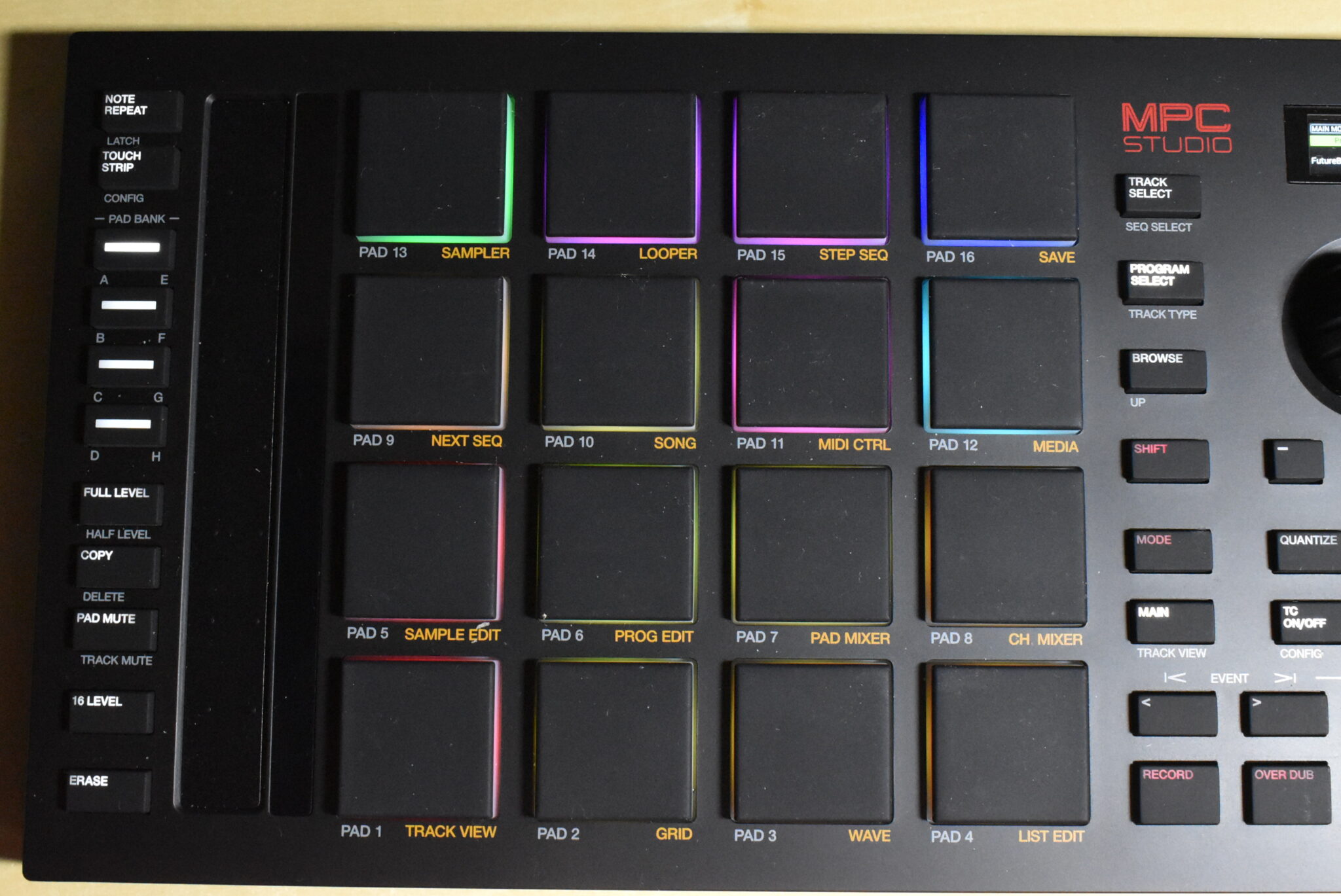 AKAIがMPC Studio 2をリリース。抜群の操作性を持つMPCシステムに100種以上の膨大なプラグインをセットで29,800円 ...