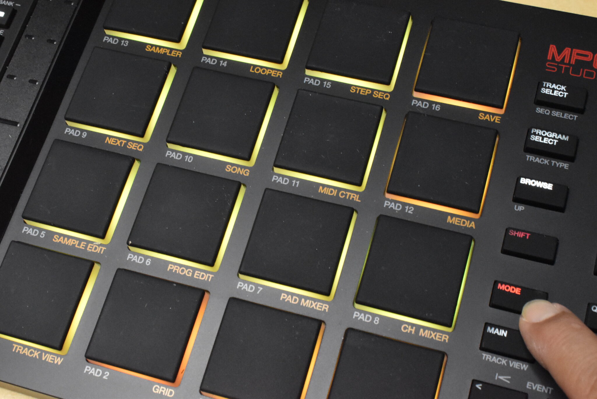 AKAIがMPC Studio 2をリリース。抜群の操作性を持つMPCシステムに100種以上の膨大なプラグインをセットで29,800円 ...