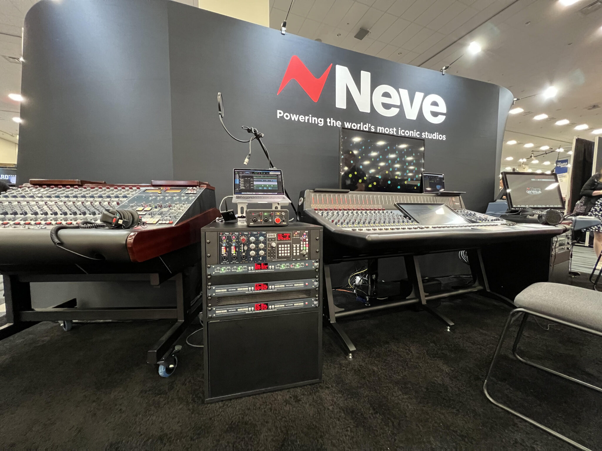 あのAMS Neveが、USB3.0オーディオインターフェイス、88MをNAMMで発表。88RSコンソールのプリアンプ搭載 | DTMステーション