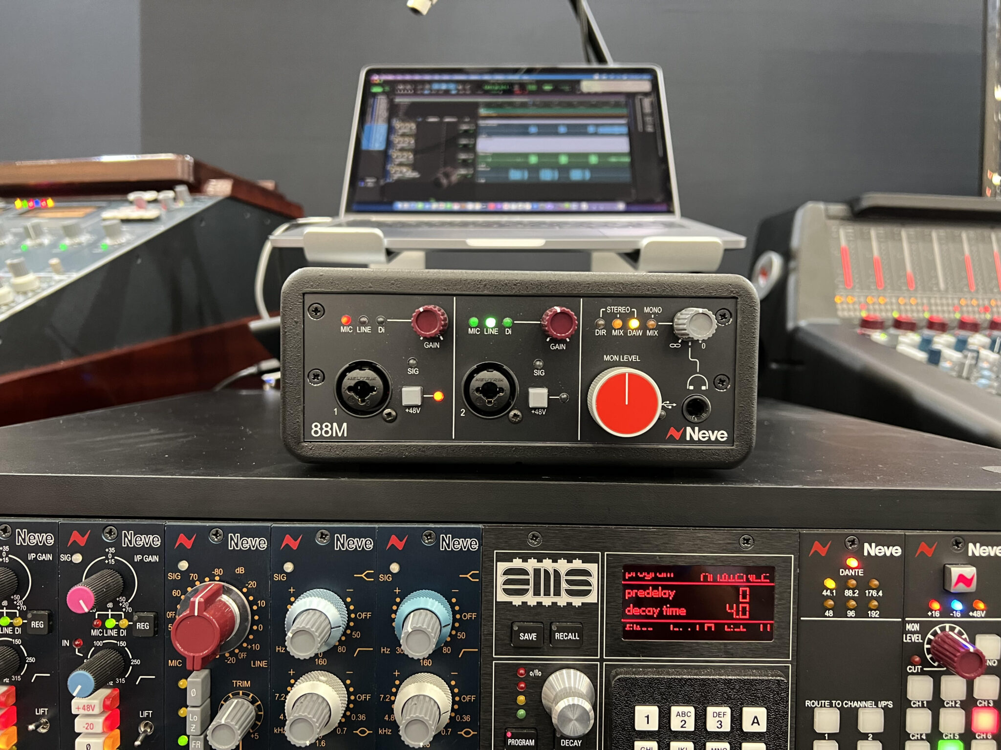 あのAMS Neveが、USB3.0オーディオインターフェイス、88MをNAMMで発表。88RSコンソールのプリアンプ搭載 | DTMステーション