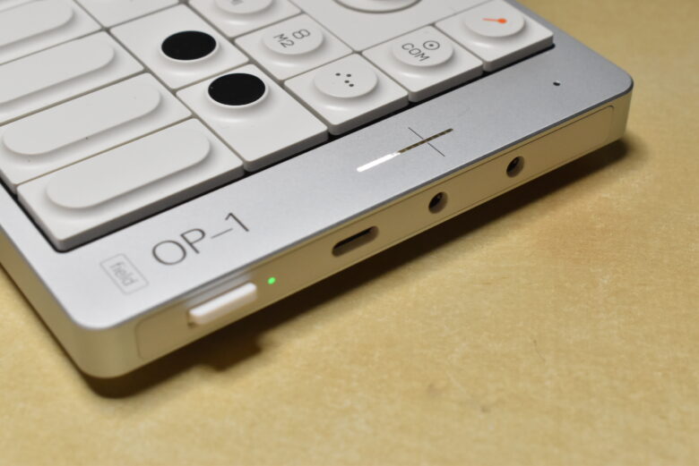 現代の最高峰ガジェットシンセ、teenage engineering OP-1 fieldの多機能性とその実力 | DTMステーション