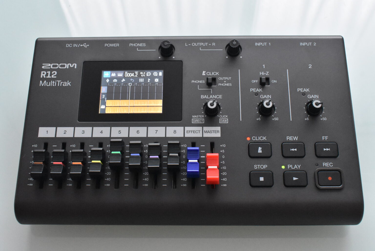 MTR、ライブ同期、オーディオIF、フィジコン、シンセ、エフェクト…を詰め込んだ3万円の玉手箱、ZOOM R12がスゴイ