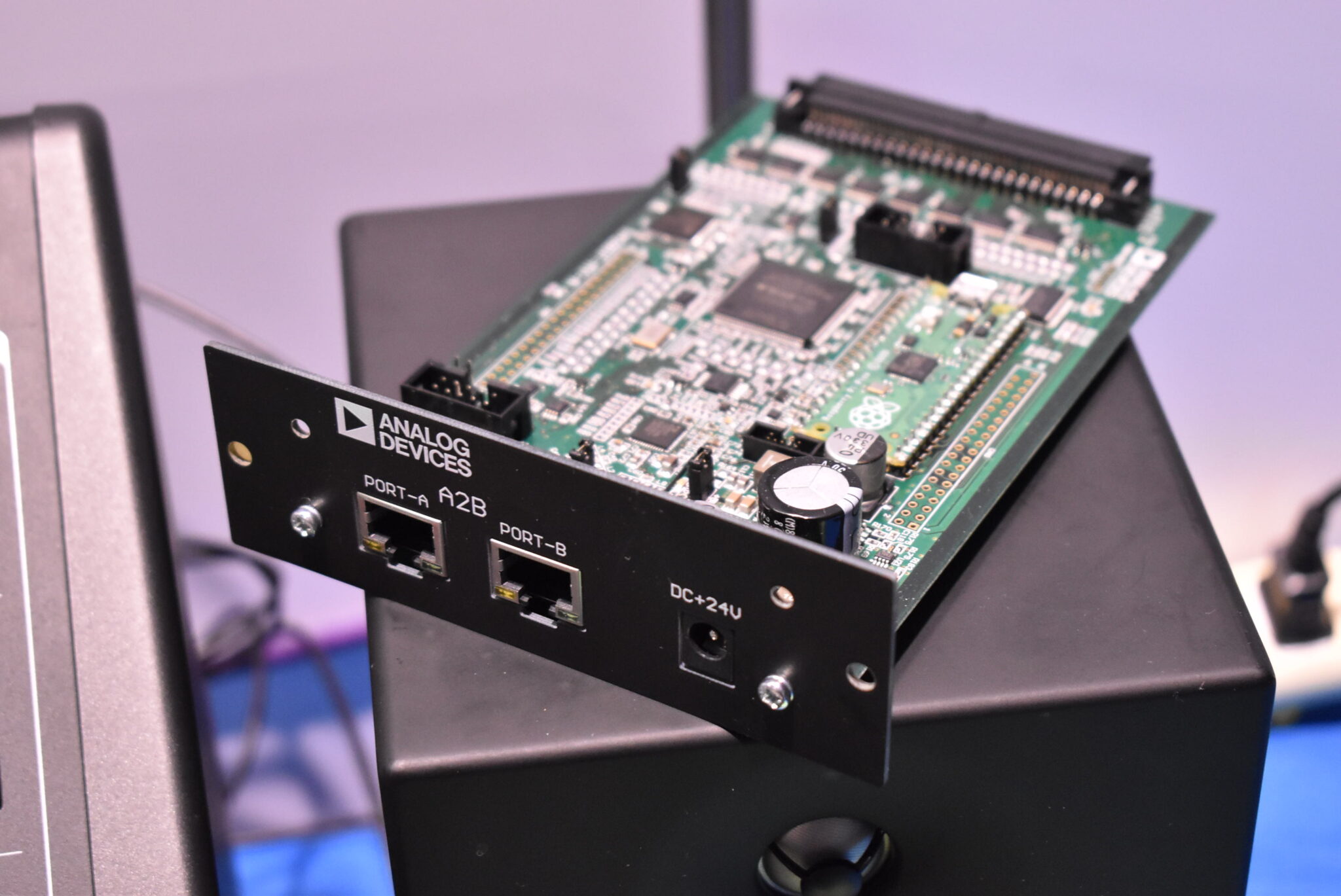 【NAMM2023レポート4】Danteの競合!?Analog Devicesが打ち出すオーディオとMIDI 2.0の伝送システム、A2Bとは ...