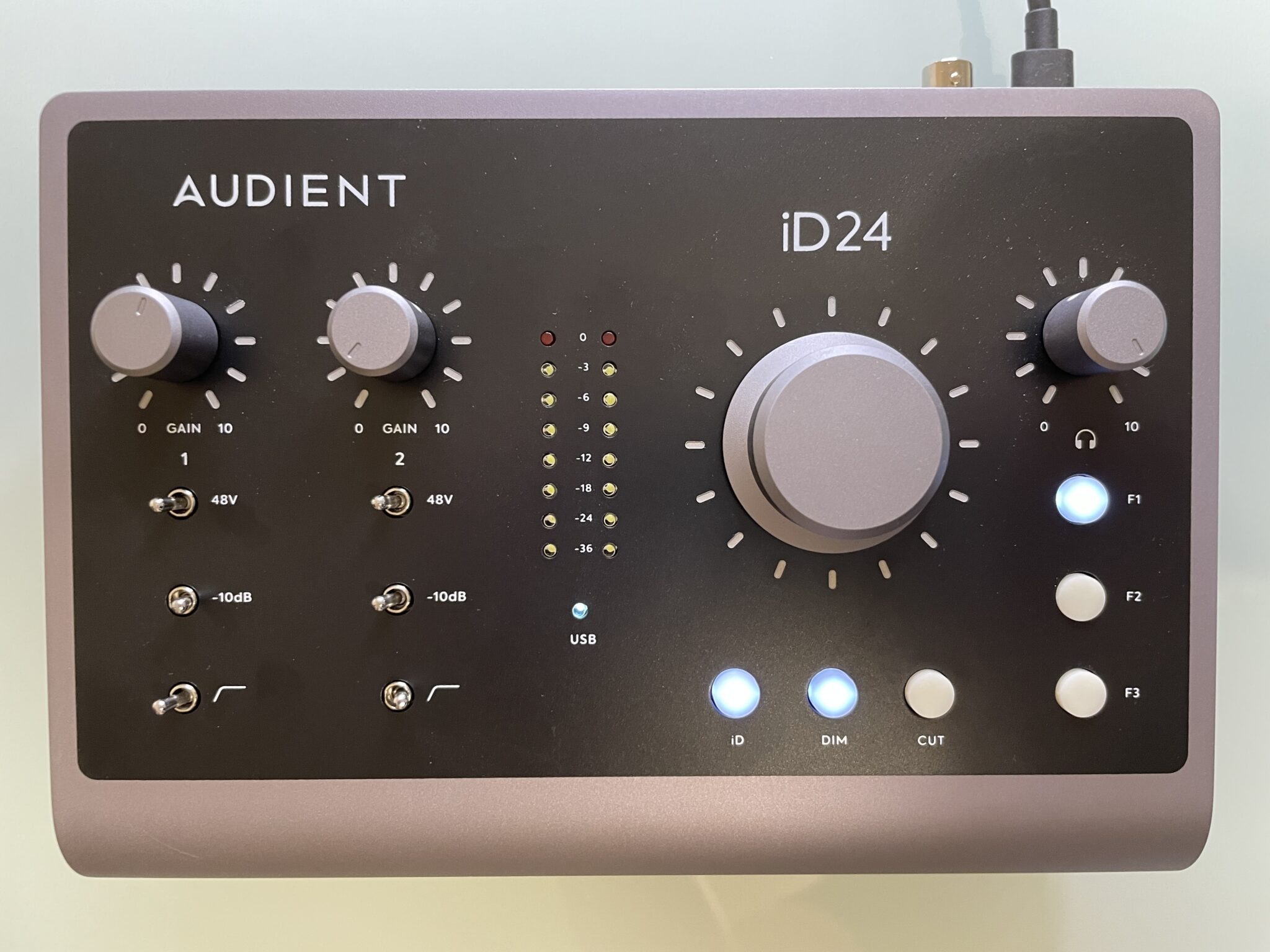 アウトボードのポテンシャルを引き出すコンパクトなオーディオIF、Audient iD24 |DTMステーション