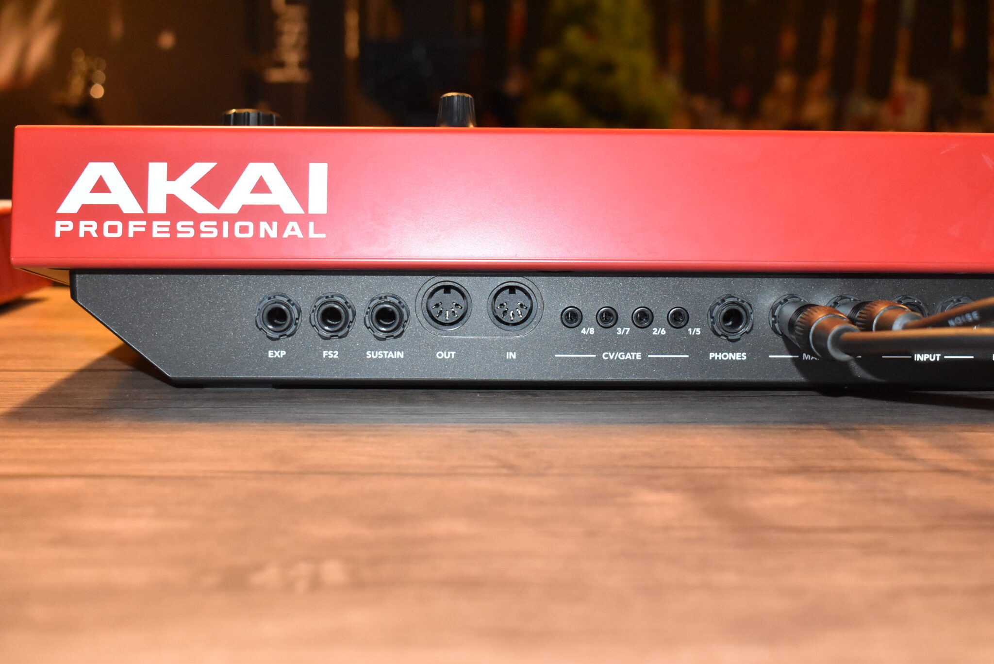 スタンドアロンで動く37鍵キーボード版のMPC、AKAI MPC KEY 37が誕生。DAWとも連携可能でオーディオIFとしても動作する ...