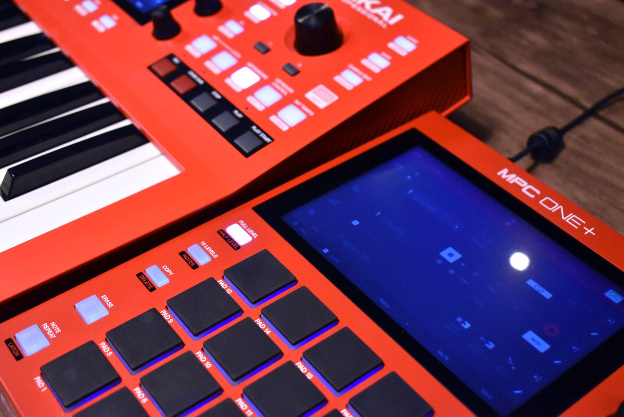 スタンドアロンで動く37鍵キーボード版のMPC、AKAI MPC KEY 37が誕生。DAWとも連携可能でオーディオIFとしても動作する ...