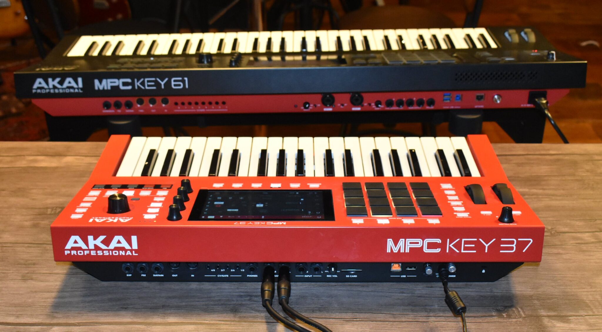 スタンドアロンで動く37鍵キーボード版のMPC、AKAI MPC KEY 37が誕生。DAWとも連携可能でオーディオIFとしても動作する ...