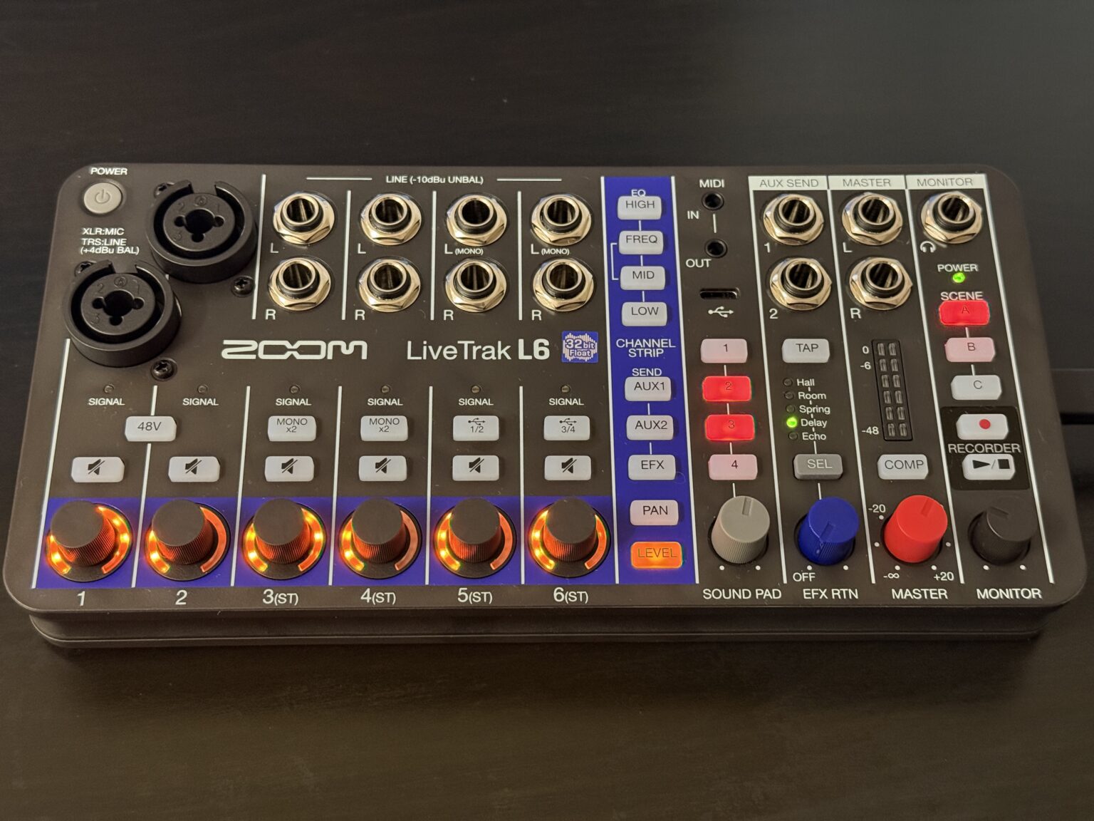 小さなボディーにすべてを詰め込んだ。世界初の32bitフロート対応デジタルミキサー、ZOOM LiveTrak L6