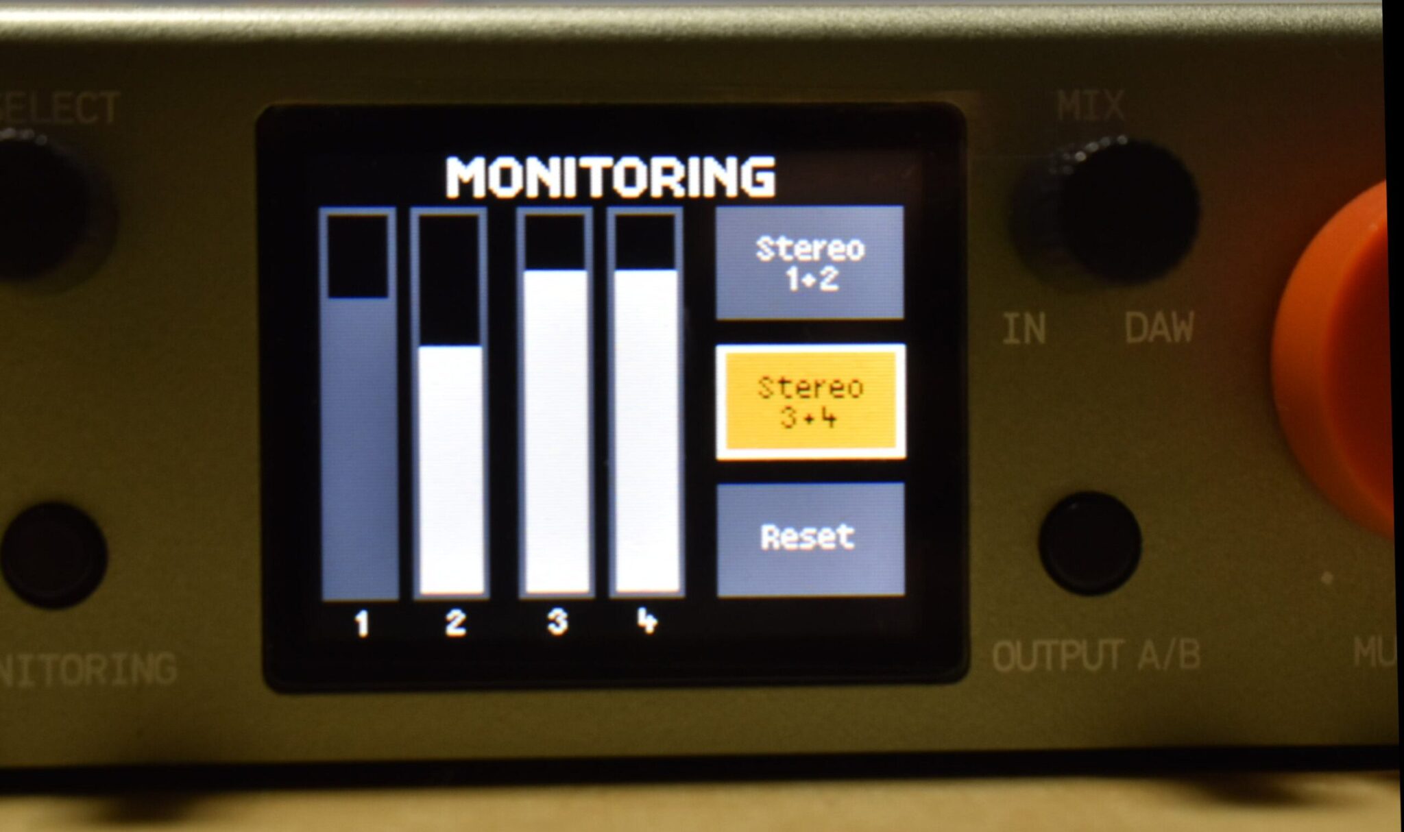 独ESIのオーディオインターフェイス、Amber i2/i4が国内発売開始。高品位で自由度の高い設計 | DTMステーション