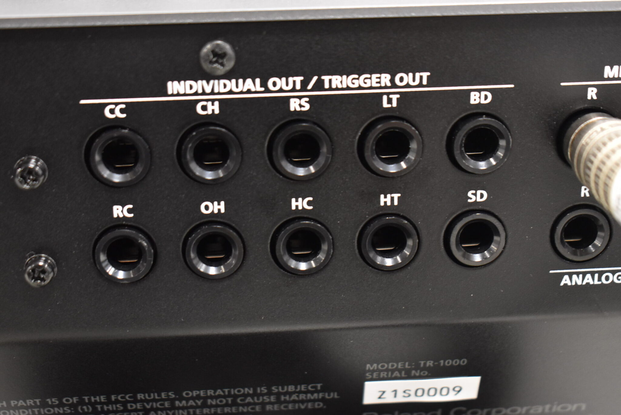 TR-808、TR-909以来42年ぶりにRolandがアナログ回路搭載のフラグシップ機、TR-1000を発表。PCとの接続性も完璧 | DTMステーション